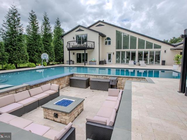 13025 Heil Manor Drive