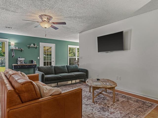 1302 Medallion Circle