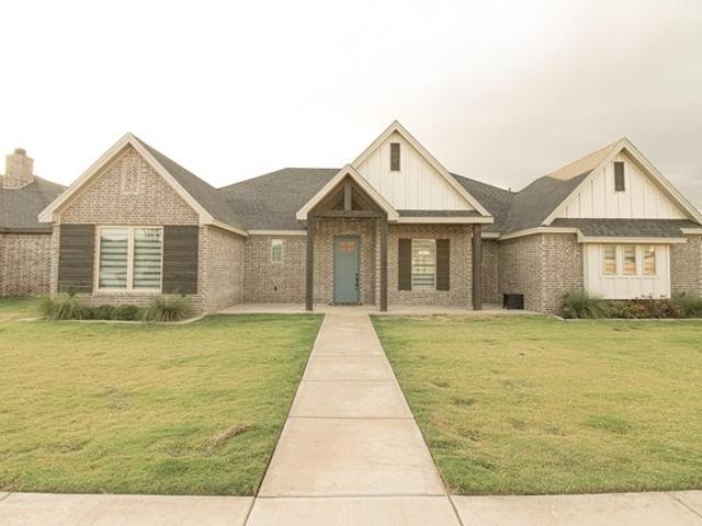 1302 N 14th St, Wolfforth, TX 79382