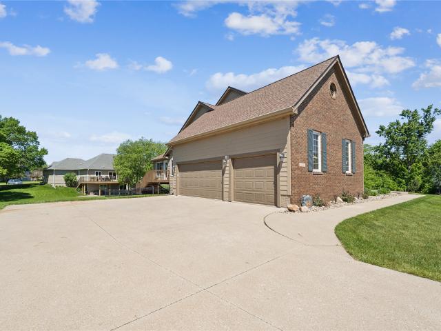 1302 NE Lake View Court