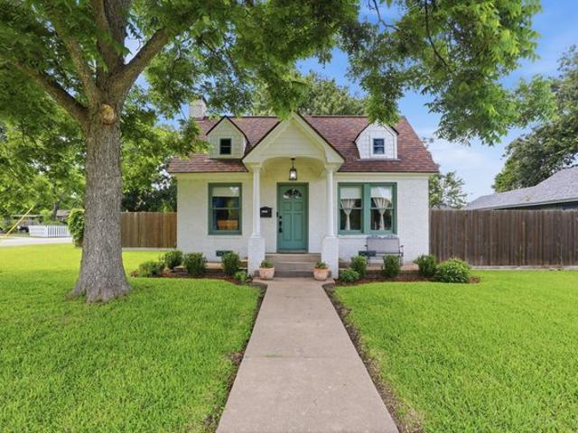 1302 Austin St, Richmond, TX 77469