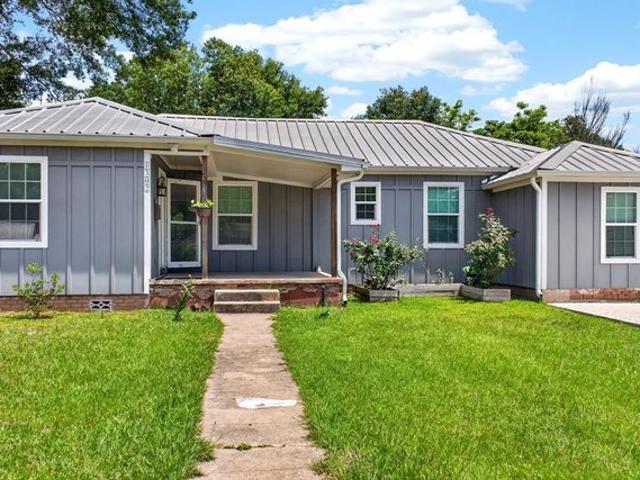 1302 Avalon Dr, Lufkin, TX 75901