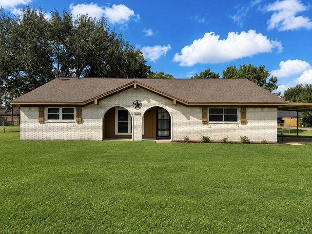 1302 Avenue H, Danbury, TX 77534