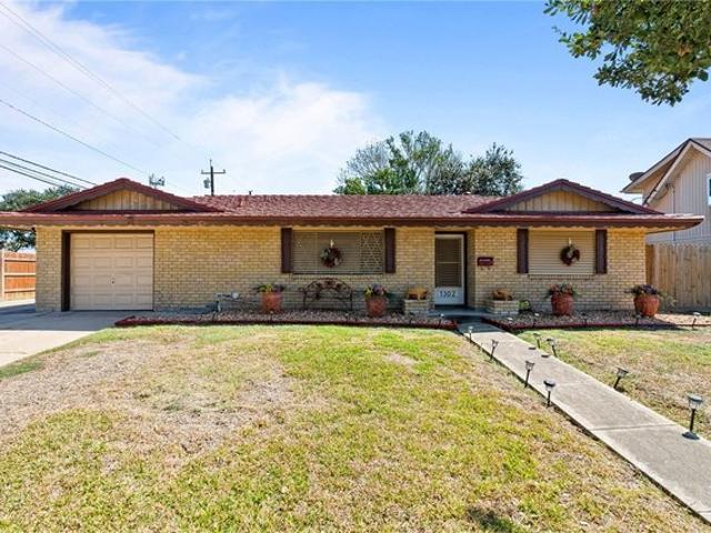 1302 Aswan Dr, Corpus Christi, TX 78412