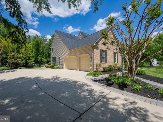 1302 Bluegrass Way