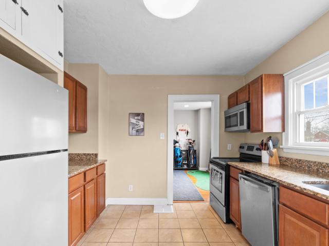 1302 E 8th Street