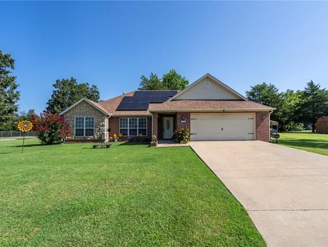 1302 E Crawford St, Gentry, AR 72734