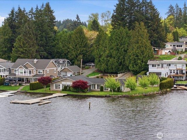 1302 E Lakeshore Dr, Lake Stevens, WA 98258