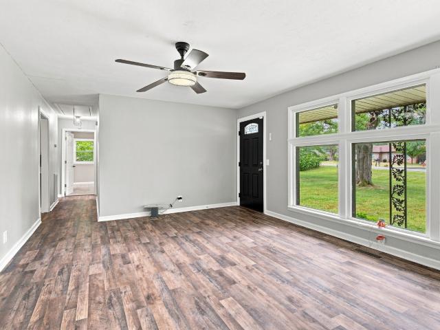 1302 Ellington Dr