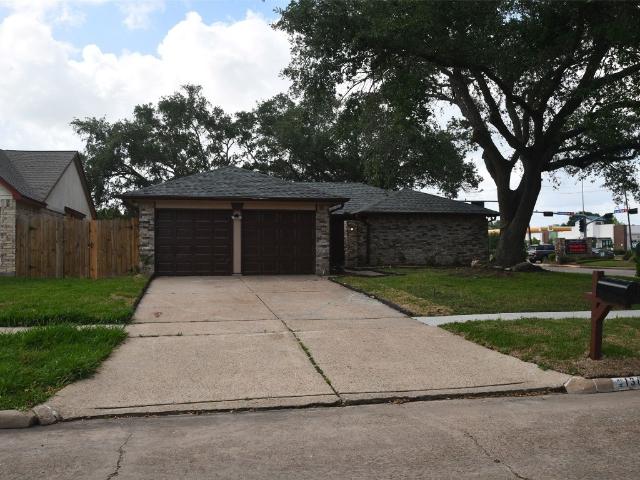1302 Gentle Bend Dr, Missouri City, TX 77489 | MLS #31035 | Compass