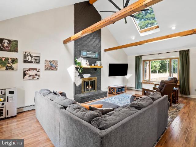 1302 Goldfinch Lane