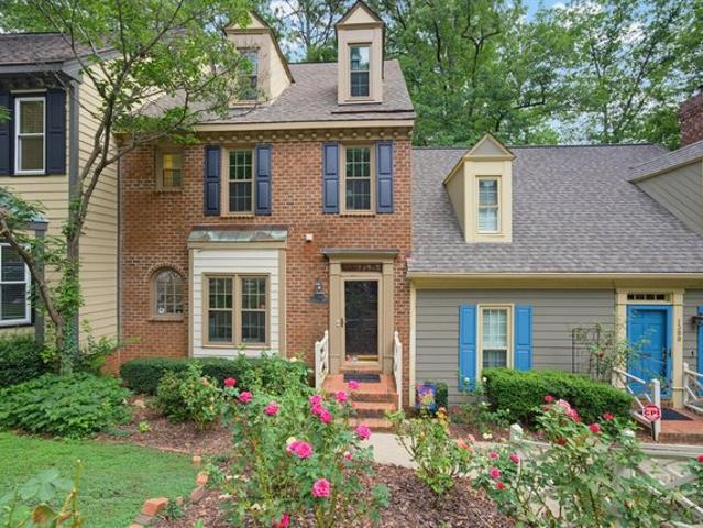 1302 Hampshire Ct, Raleigh, NC 27612