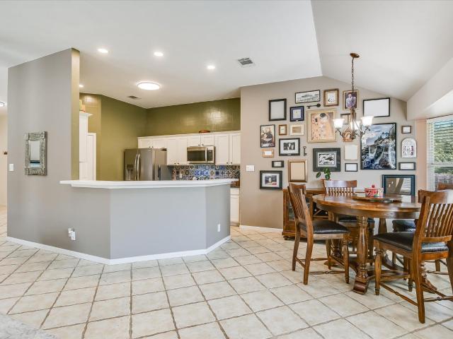 1302 Redbud Ln
