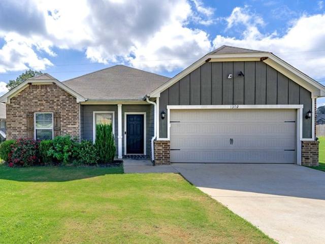 1302 Santa Cruz Dr, Longview, TX 75601