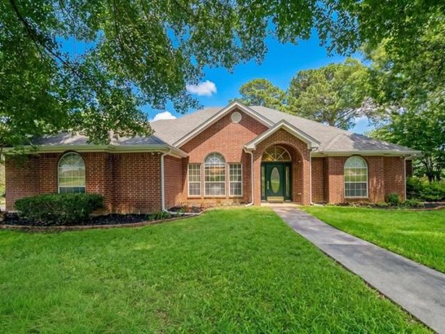 1302 Spring Tree Ln, Kilgore, TX 75662
