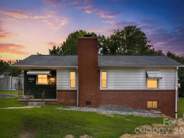 1302 W Gold Street Extension