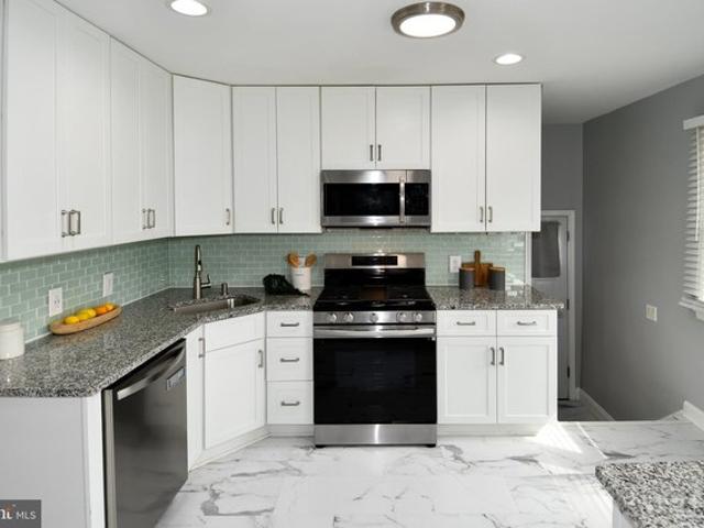 1302 Whitman Dr, Glen Burnie, MD 21061