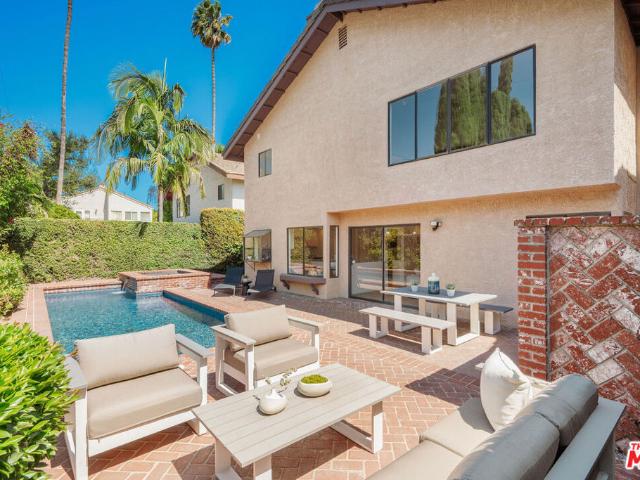 13033 Magnolia Boulevard