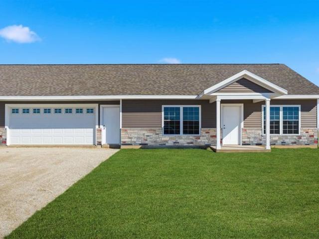 1303 Max Dr, Manchester, IA 52057