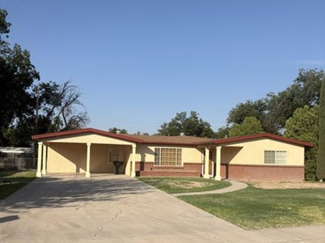 1303 N Country Club Cir, Carlsbad, NM 88220