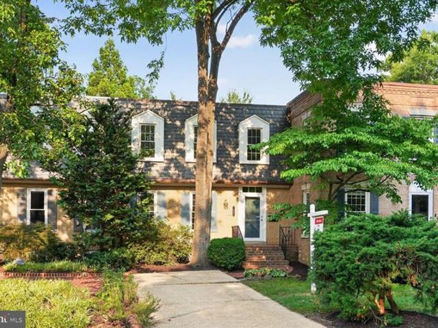 1303 N Lynnbrook Dr, Arlington, VA 22201
