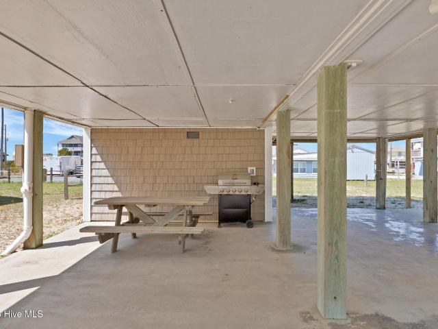1303 N Topsail Drive