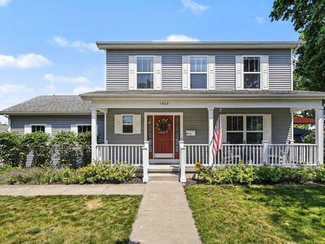 1303 Forres Ave, Saint Joseph, MI 49085