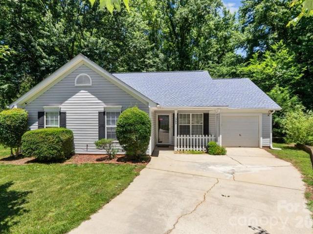 1303 Long Grass Ct, Charlotte, NC 28216