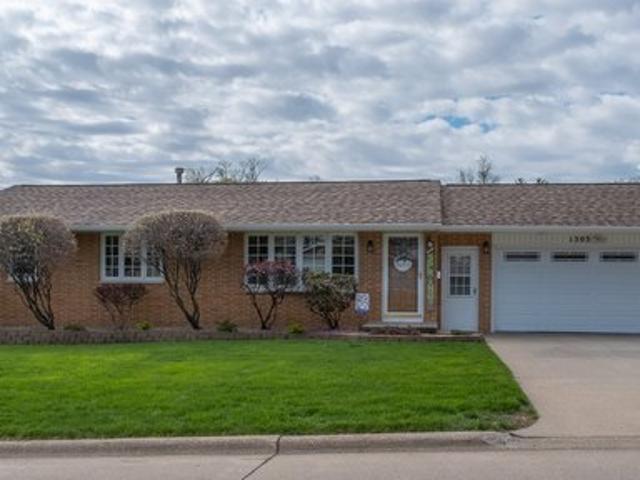 1303 S 6th Ave E, Newton, IA 50208