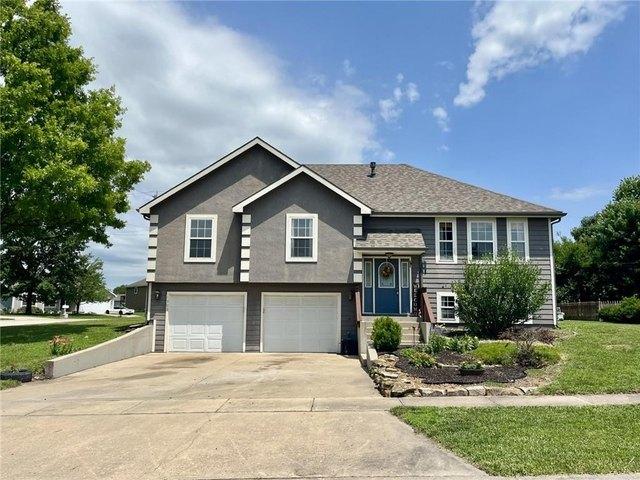 1303 S Bury St, Tonganoxie, KS 66086