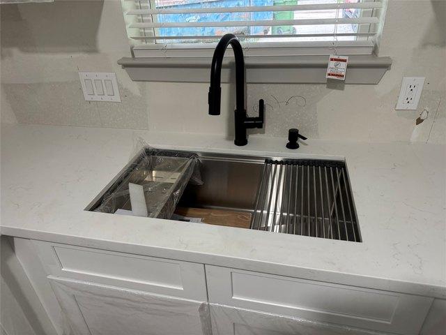 1303 S Franklin Ave, Cleveland, TX 77327