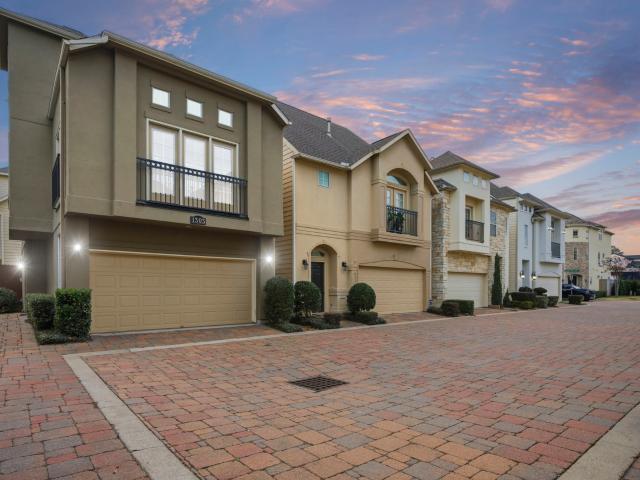 1303 Sherwood Point Ln, Houston, TX 77043 | MLS #34212 | Compass