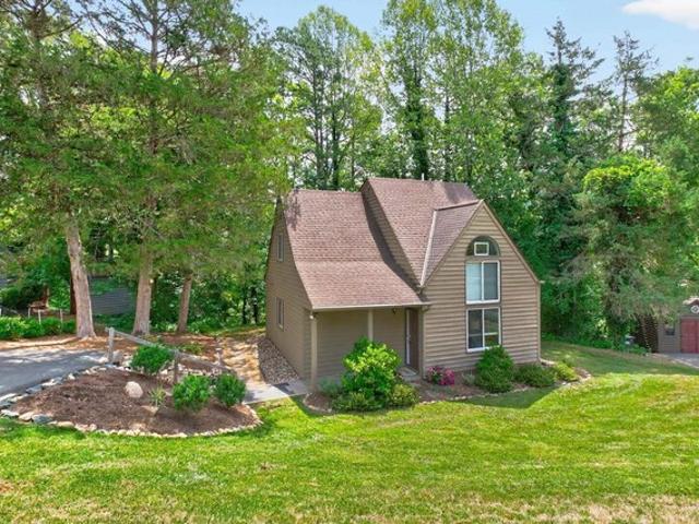1303 Timberbranch Ct, Charlottesville, VA 22902