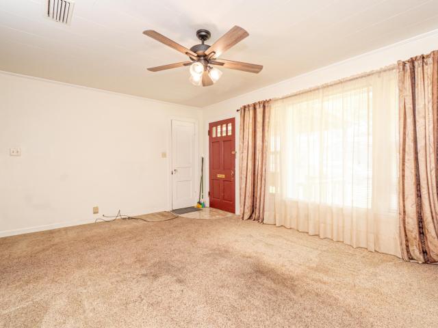 1303 W Faulkner St