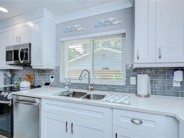 130 63rd St S, St. Petersburg, FL 33707 | MLS #TB8458
