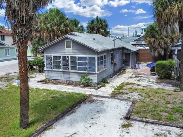 130 90th Ave, Treasure Island, FL 33706
