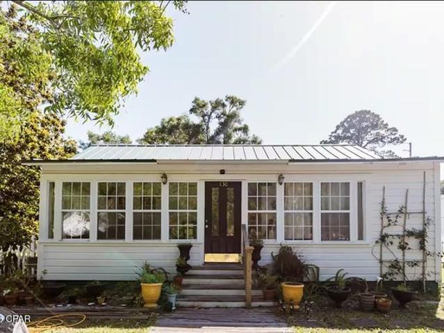 130 Coach Wagoner St, Apalachicola, FL 32320