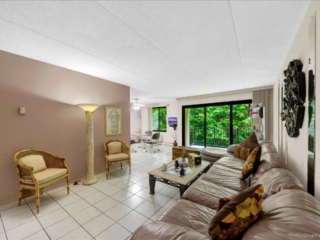 130 Colonial Parkway 4D