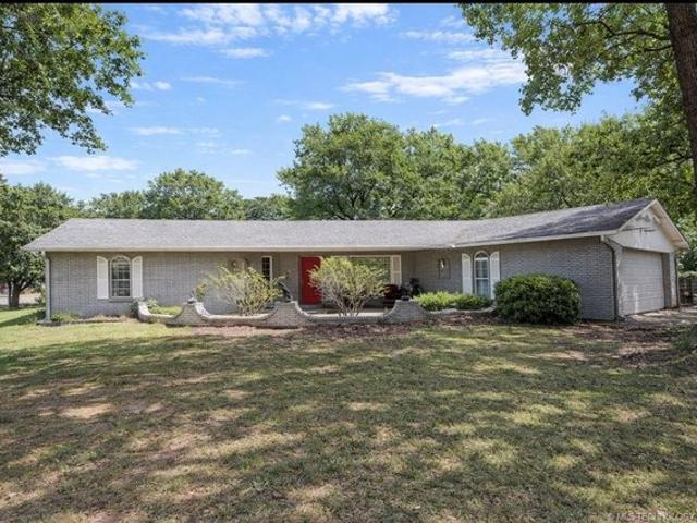 130 Acker Dr, Ada, OK 74820