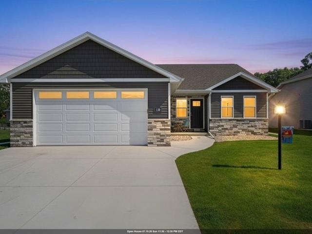 130 Golf Course Dr, Wrightstown, WI 54180