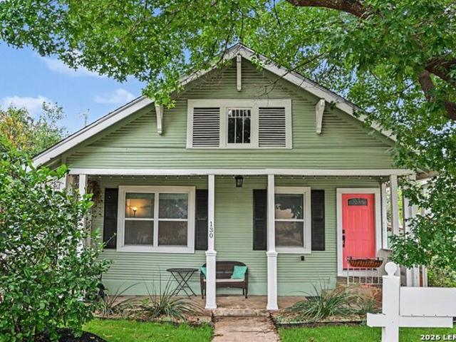 130 Groveland Pl