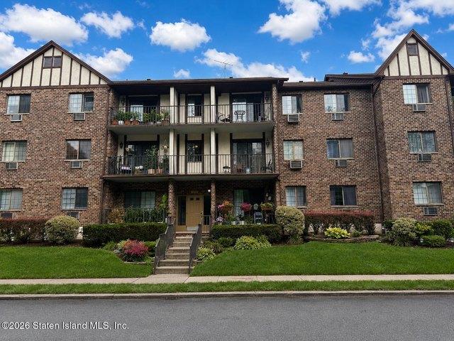 130 Devon Loop Apt 3, Staten Island, NY 10314