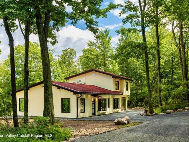 130 Decker Dr, Kerhonkson, NY 12446