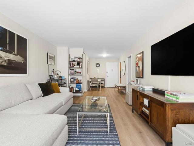 130 E 18th Street 10V
