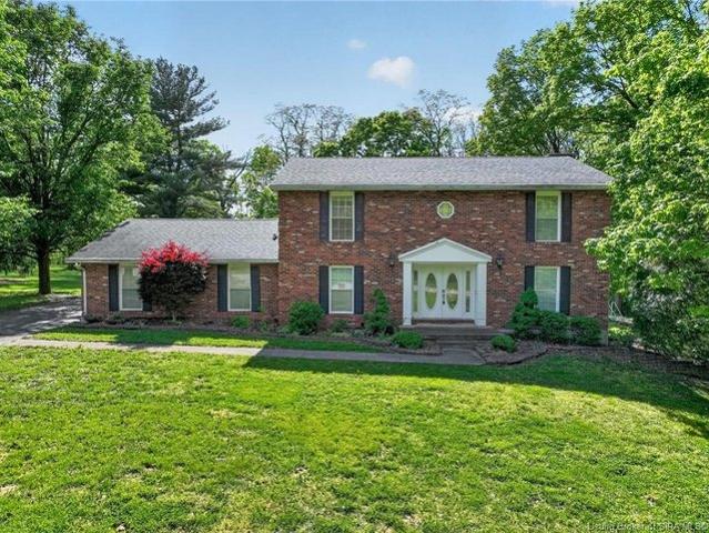 130 E Eastern Hills Blvd, Salem, IN 47167