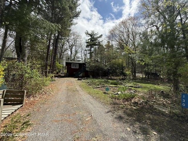 130 E Lake View Dr, Dingmans Ferry, PA 18328