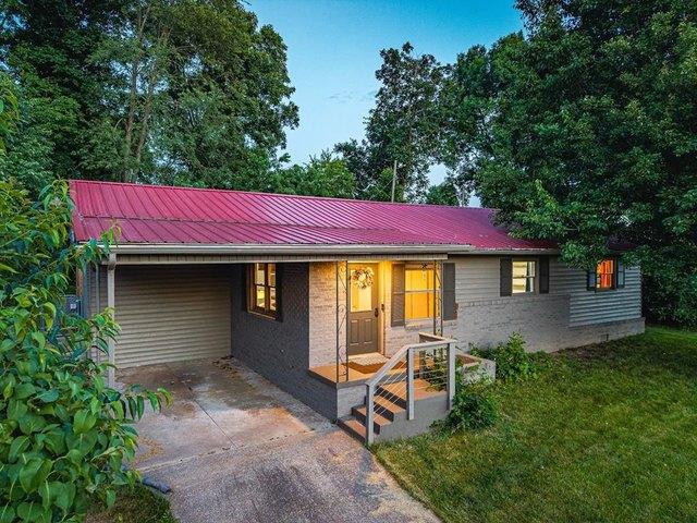 130 First Ave, Fayetteville, WV 25840