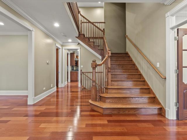130 Fuller Road, Hinsdale, US, IL