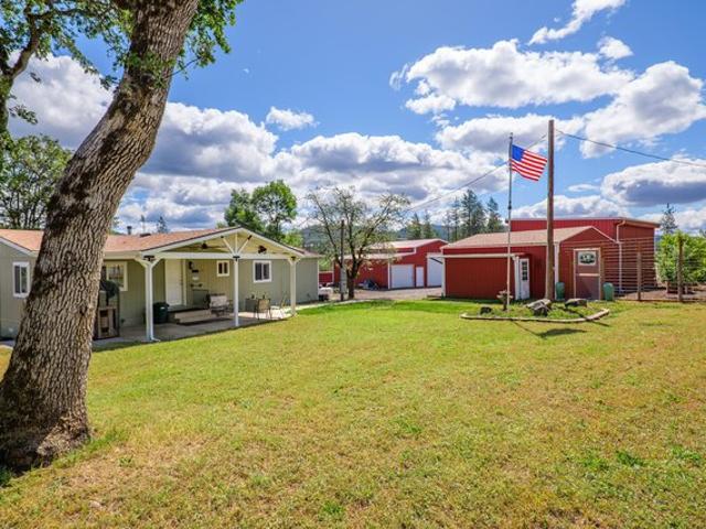 130 Kitty Dr, Eagle Point, OR 97524