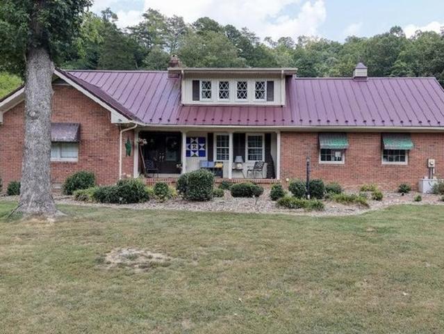130 KY Route 1107, Van Lear, KY 41265
